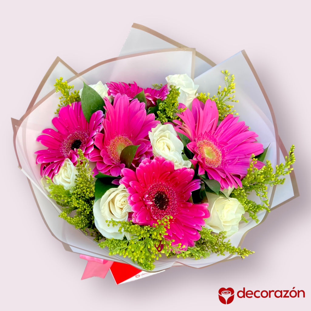Ramo de Gerberas fiusha y Rosas blancas – Florería Decorazon